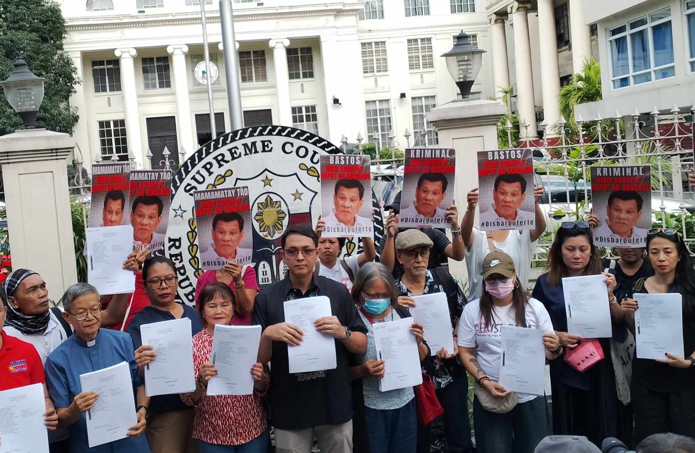 Pamilya ng EJK Victims Nagsampa ng Kaso ng Disbarment Laban kay Duterte ...
